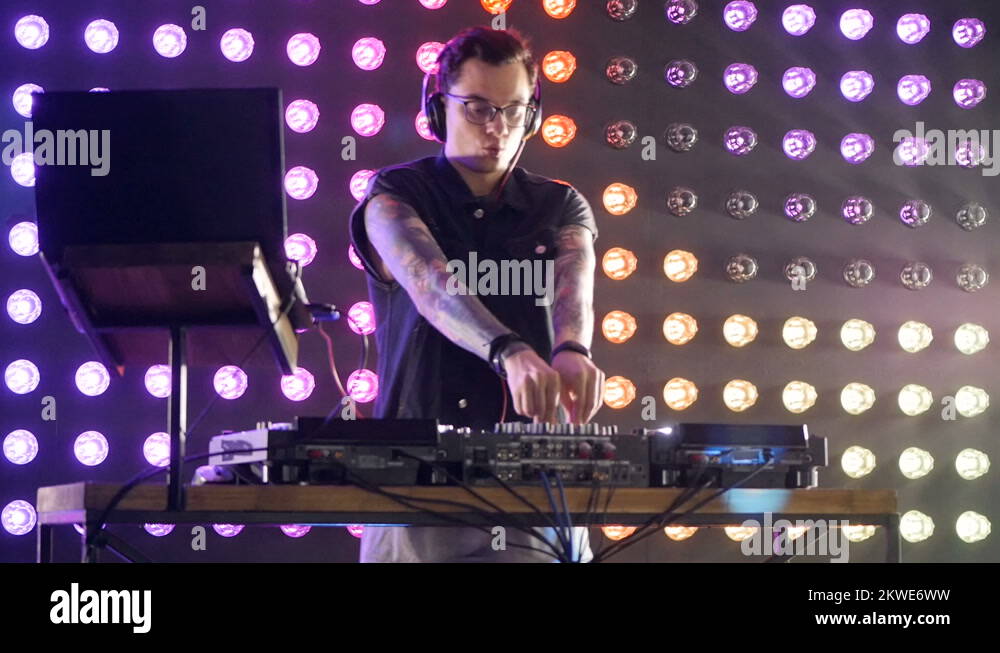 Djturntable Stock Videos & Footage - HD and 4K Video Clips - Alamy