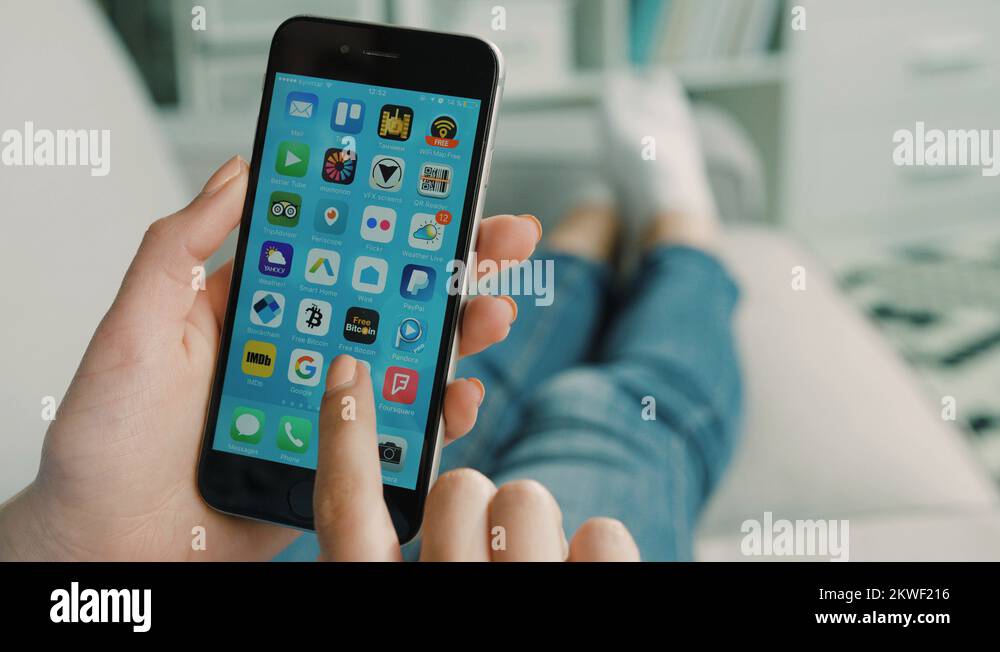 Using wikipedia Stock Videos & Footage - HD and 4K Video Clips - Alamy