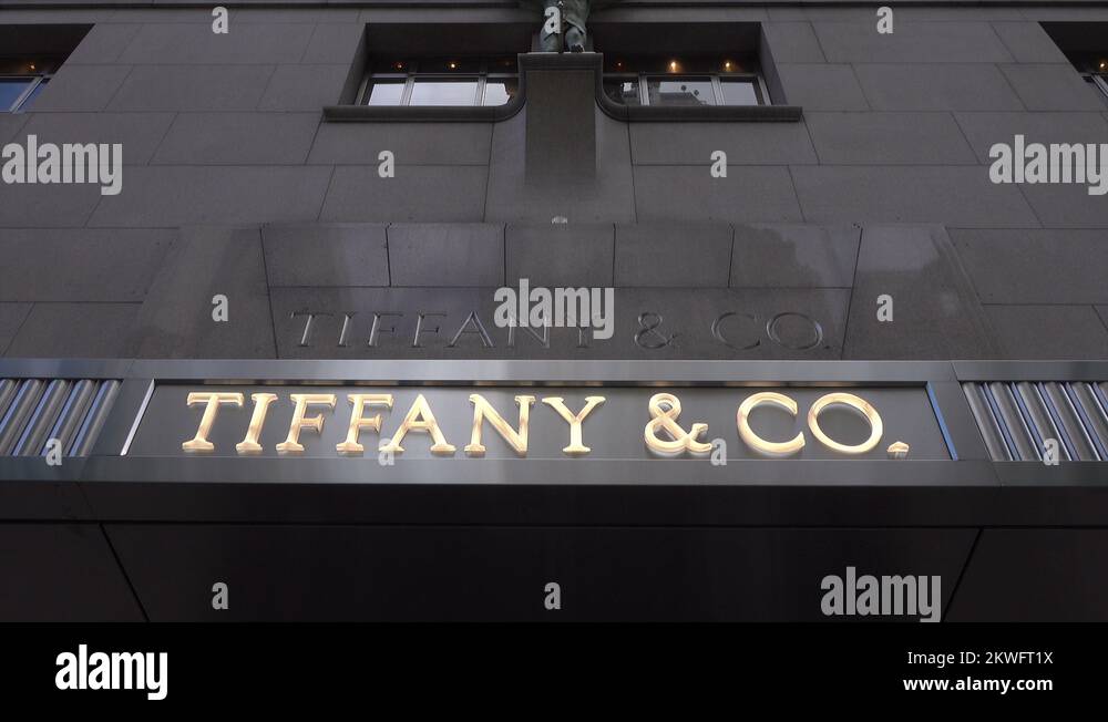 Tiffany & Co sign, Fifth Avenue, New York Stock Video Footage - Alamy