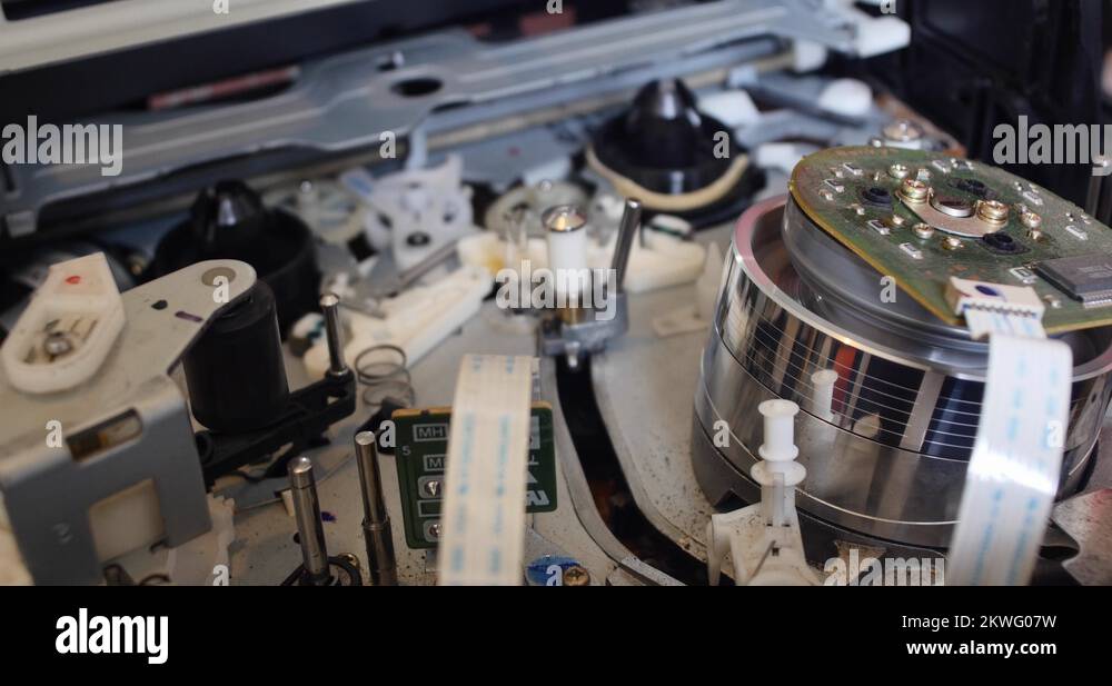 Videotape Into The Vcr Vhs Stock Video Footage - Alamy