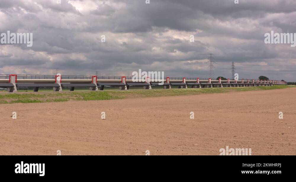 Movable inlet Tolbrug bridge across high-water channel Veessen ...