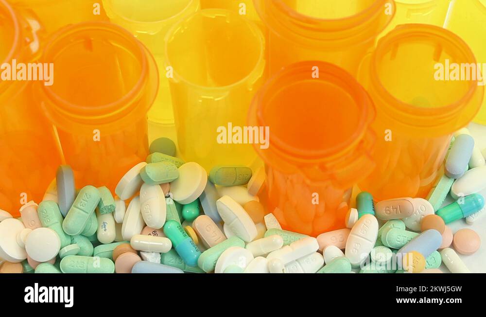 Medication caplet Stock Videos & Footage - HD and 4K Video Clips - Alamy