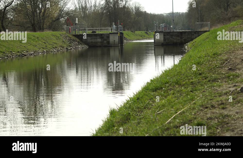 Boat water lock Stock Videos & Footage - HD and 4K Video Clips - Alamy