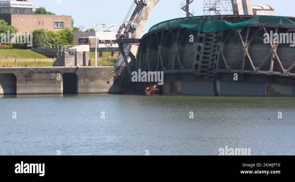 thermal cutting of the rounded metal flood gate Stock Video Footage - Alamy