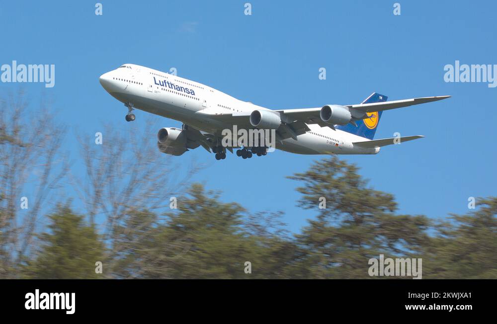 Lufthansa boeing 747 8 Stock Videos & Footage - HD and 4K Video Clips ...