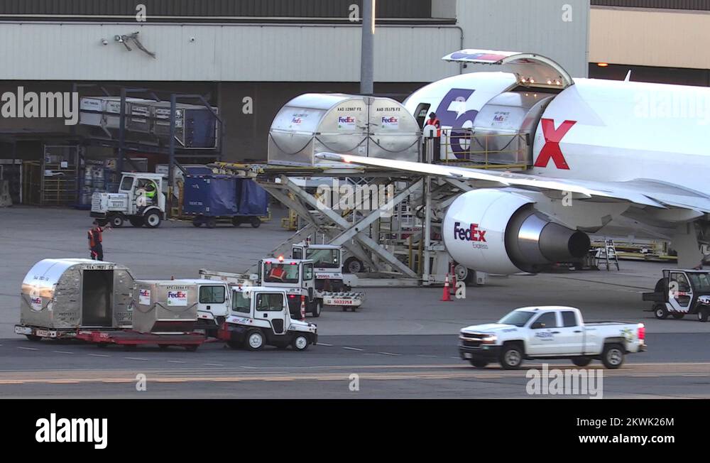 4K FedEx ground crew offloads shipping containers, cargo freight plane ...