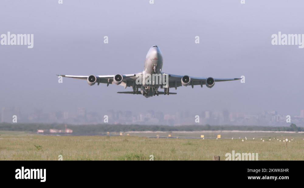 747 take off Stock Videos & Footage - HD and 4K Video Clips - Alamy