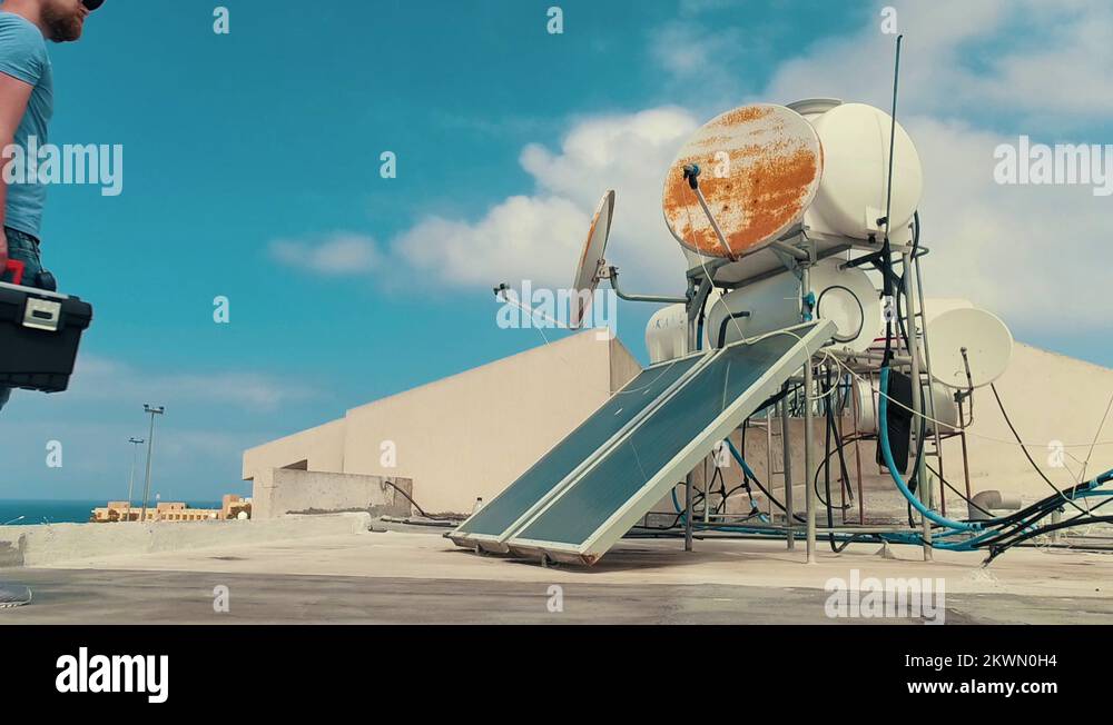 Wire antennas Stock Videos & Footage - HD and 4K Video Clips - Alamy