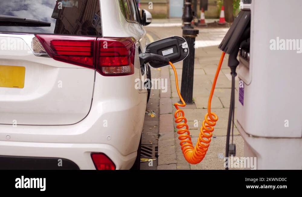 Electric car roadside charging Stock Videos & Footage - HD and 4K Video ...