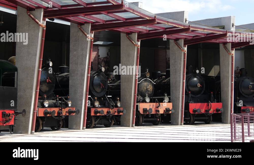 Steam locomotiv Stock Videos & Footage - HD and 4K Video Clips - Alamy