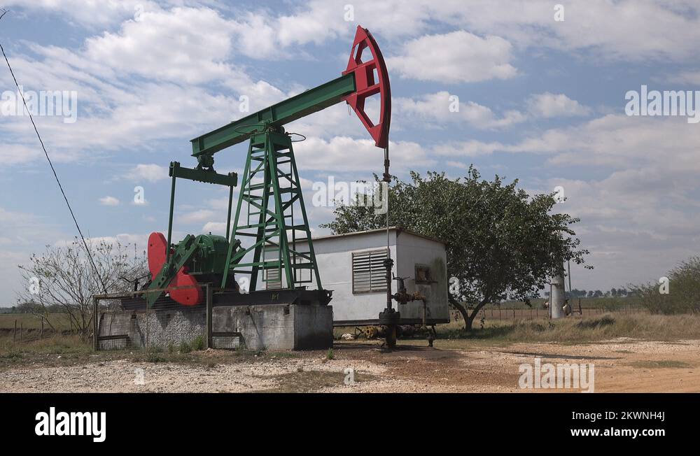 Crude pump Stock Videos & Footage - HD and 4K Video Clips - Alamy