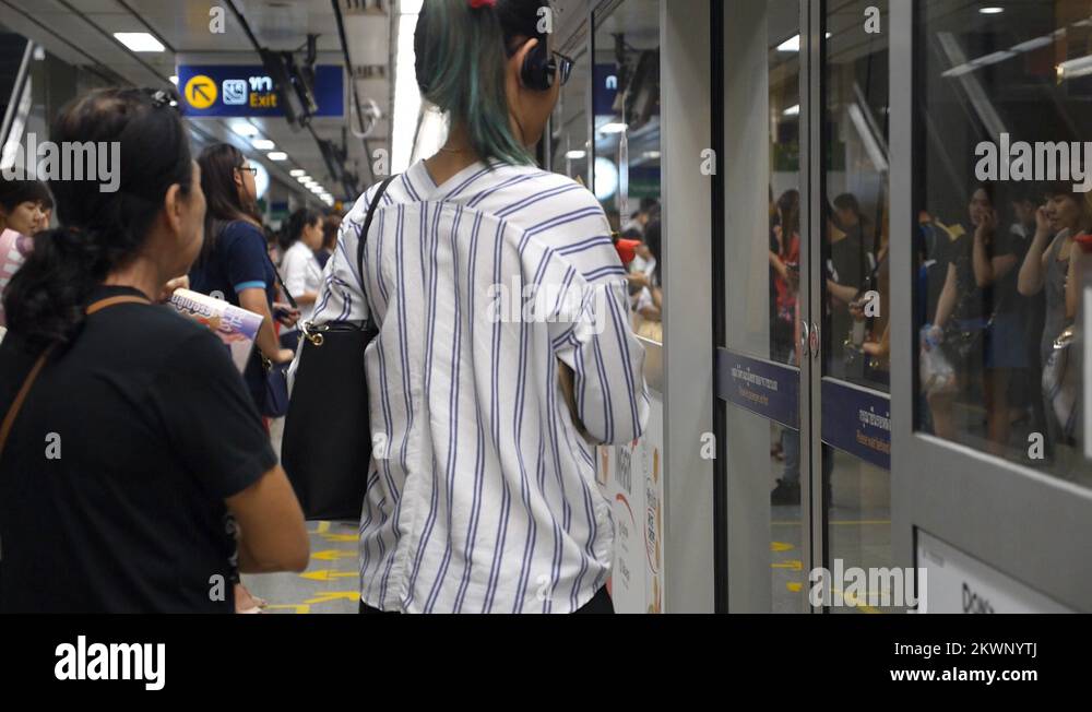 People queue train platform Stock Videos & Footage - HD and 4K Video ...