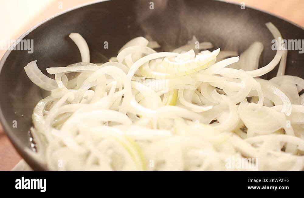 Frying pan, onion Arabic Majadrah – Lentils, Onions Middle Eastern ...