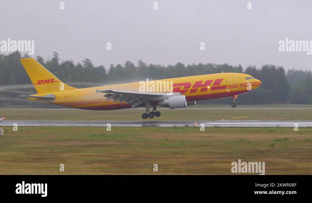 Dhl in flight Stock Videos & Footage - HD and 4K Video Clips - Alamy