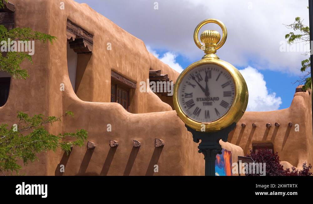 Santa fe plaza clock Stock Videos & Footage - HD and 4K Video Clips - Alamy