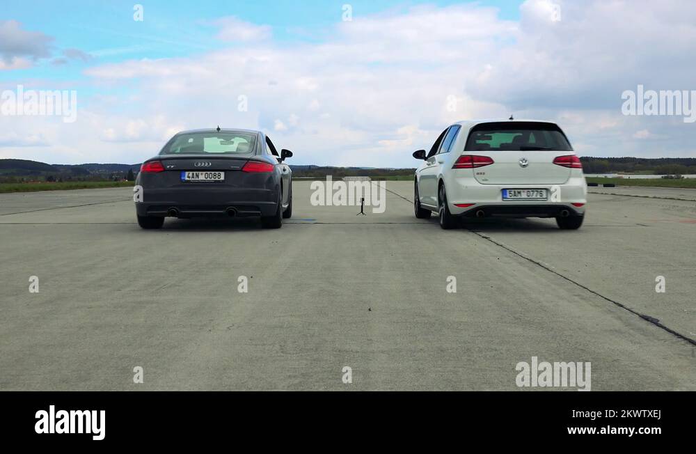 Car race track empty Stock Videos & Footage - HD and 4K Video Clips - Alamy