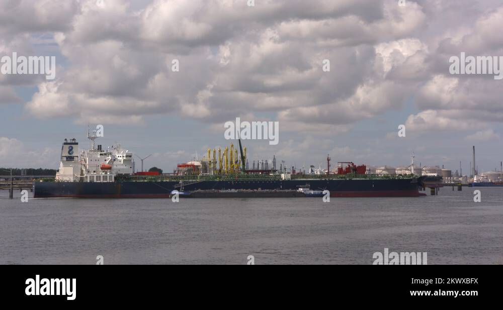 Bunker oil tanker Stock Videos & Footage - HD and 4K Video Clips - Alamy