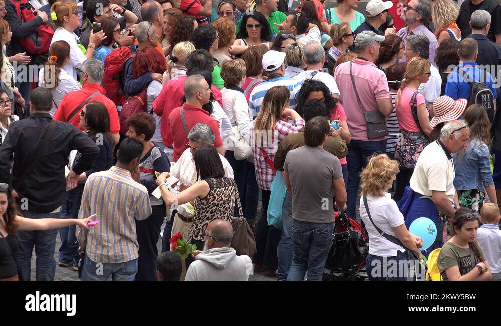 Piazza di Spagna Rome Italy Crowd People Tourists Walking Square Urban ...