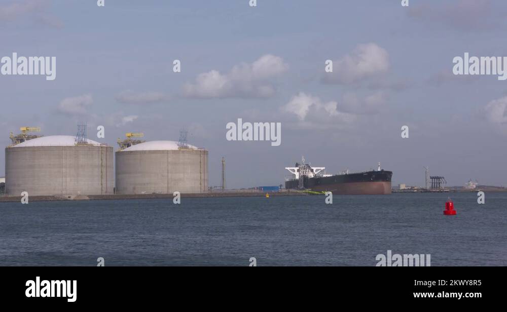 Vlcc oil and tanker Stock Videos & Footage - HD and 4K Video Clips - Alamy