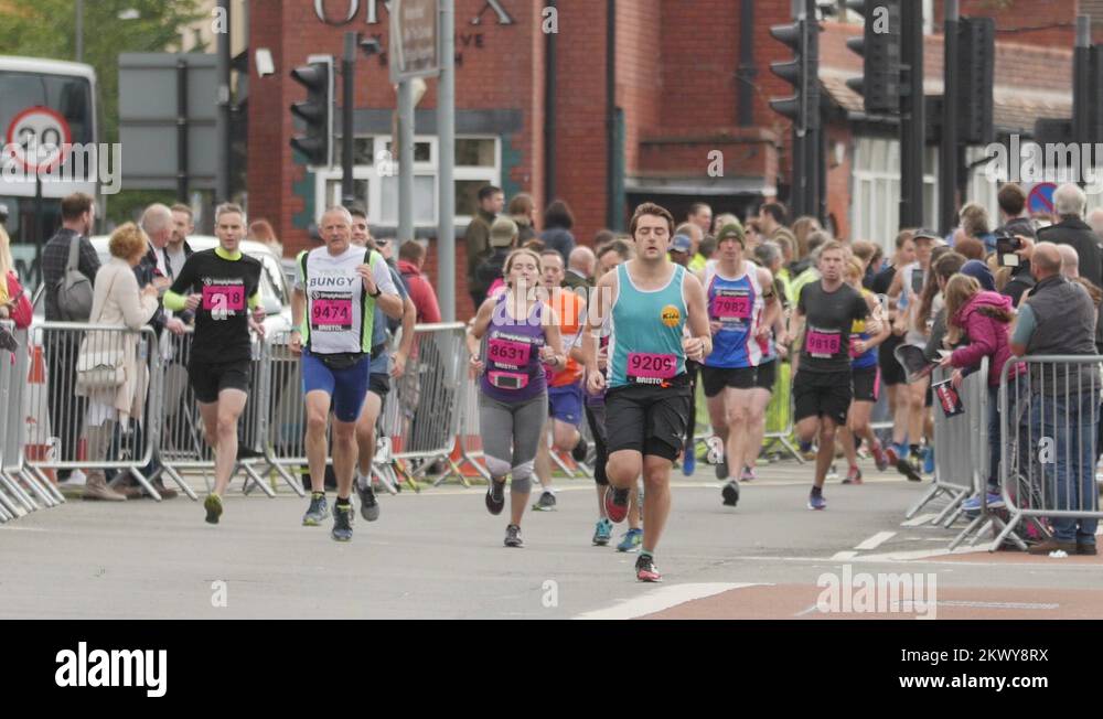 Race runners running uk Stock Videos & Footage - HD and 4K Video Clips ...