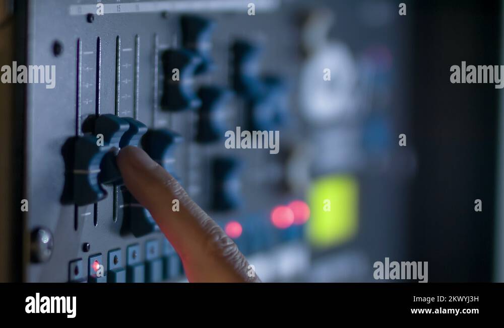 Vertical control Stock Videos & Footage - HD and 4K Video Clips - Alamy