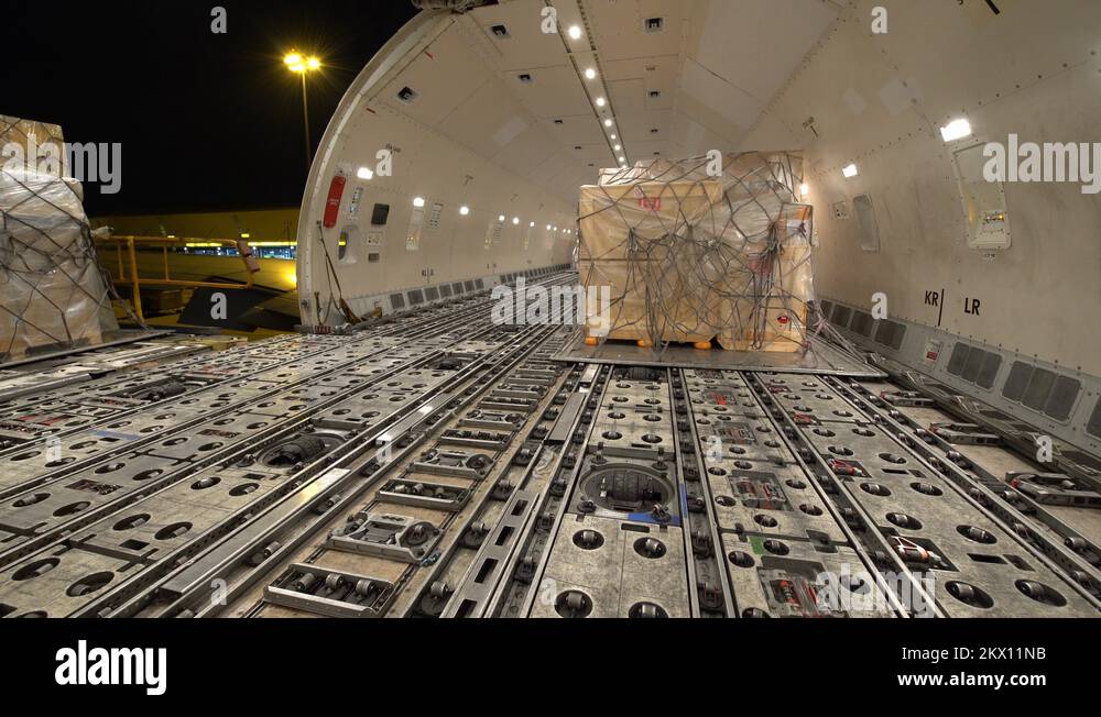 Cargo plane loading Stock Videos & Footage - HD and 4K Video Clips - Alamy