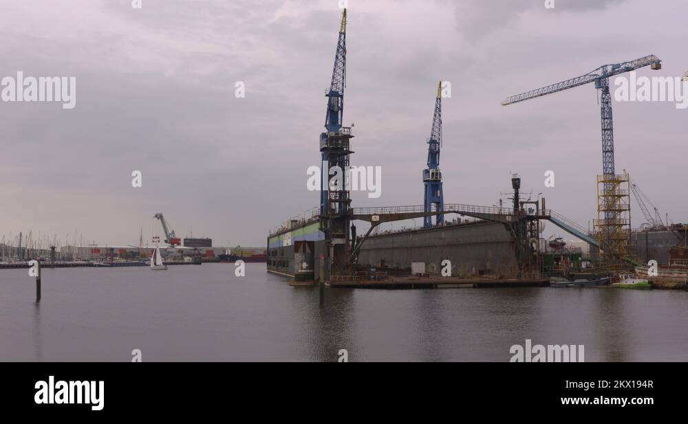 Dry Dock Floating Stock Videos And Footage Hd And 4k Video Clips Alamy