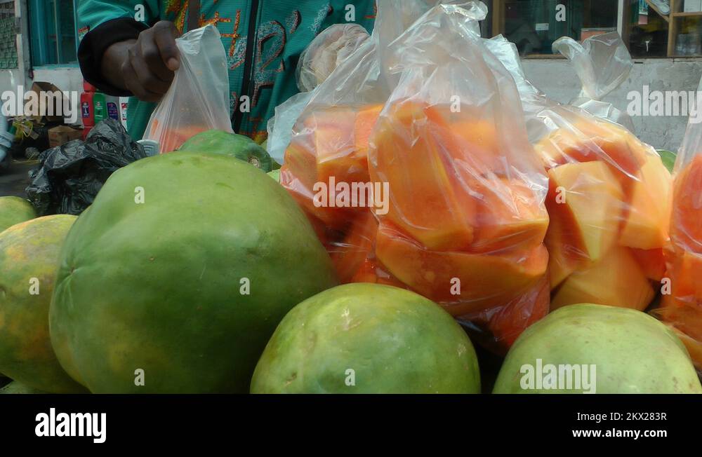 Papaya for sale Stock Videos & Footage - HD and 4K Video Clips - Alamy