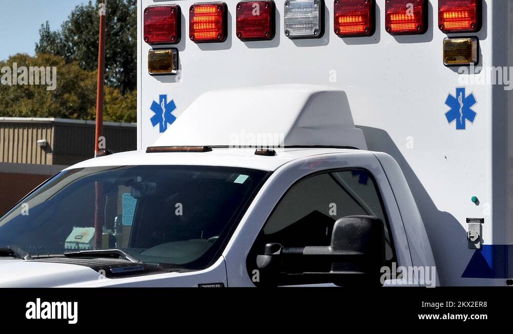 Ambulance lights flashing Stock Videos & Footage - HD and 4K Video Clips - Alamy