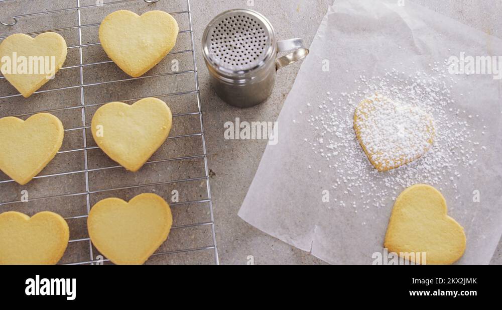 Baking shaker flour Stock Videos & Footage - HD and 4K Video Clips - Alamy