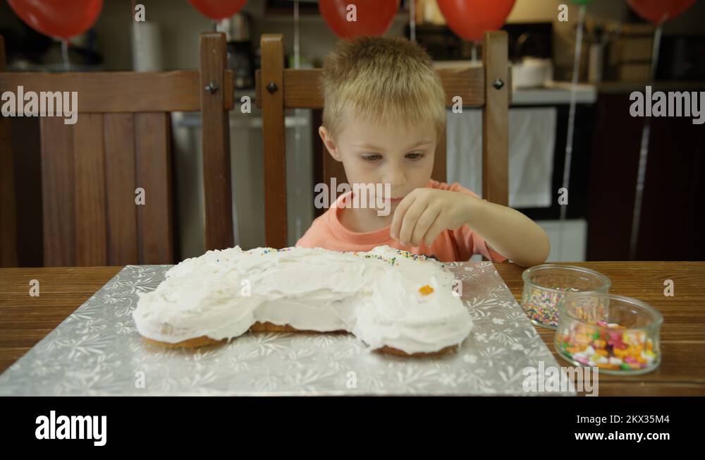 Birthday kid cake Stock Videos & Footage - HD and 4K Video Clips - Alamy