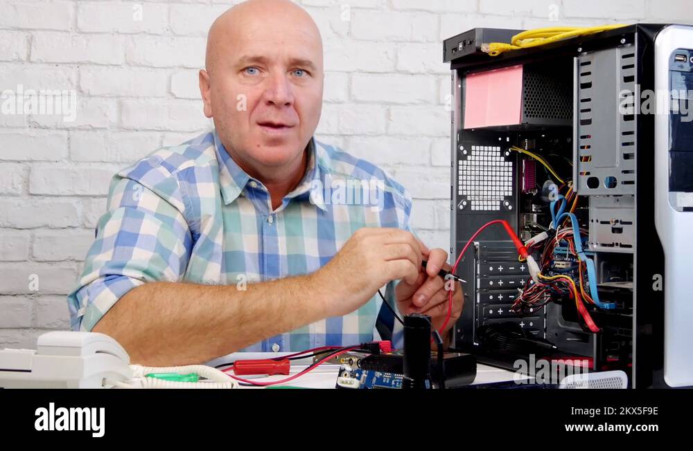 Computer repair man Stock Videos & Footage - HD and 4K Video Clips - Alamy