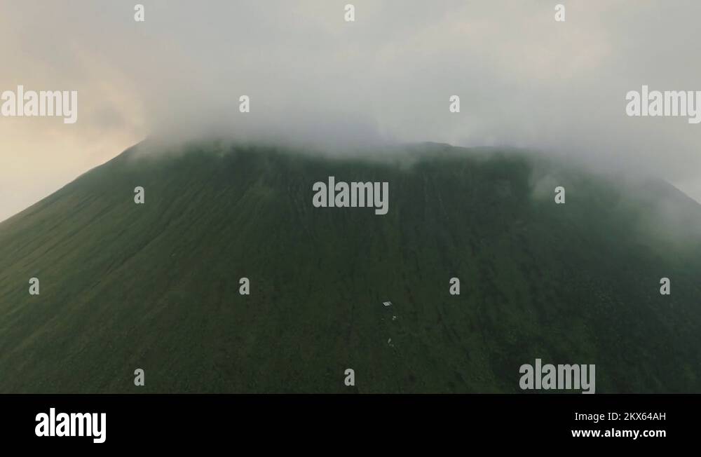 Incredible Volcano, Mount Nyiragongo: The biggest lava lake in the ...
