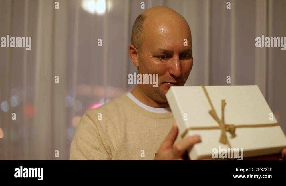 Open orange gift box Stock Videos & Footage - HD and 4K Video Clips - Alamy