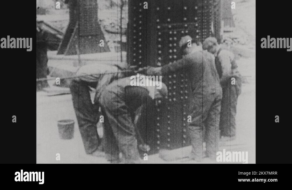 Steel workers empire state building Stock Videos & Footage - HD and 4K ...