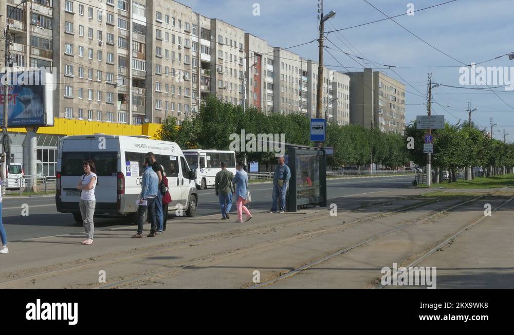 Russia.Tver - 2017: 4K Public transport stop and shuttle bus Stock Video Footage - Alamy