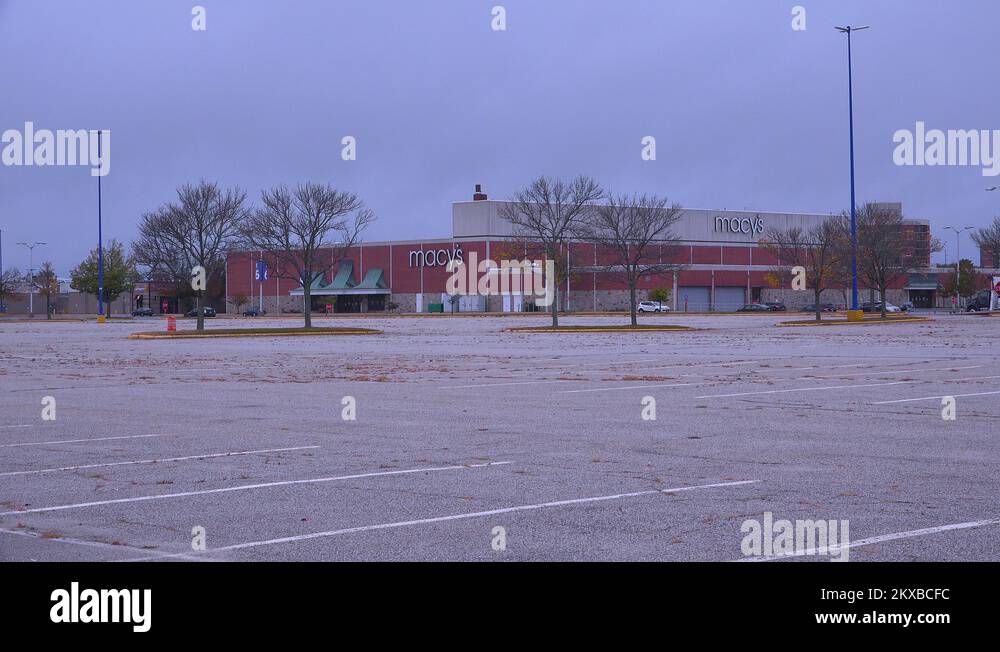 Abandoned malls Stock Videos & Footage - HD and 4K Video Clips - Alamy