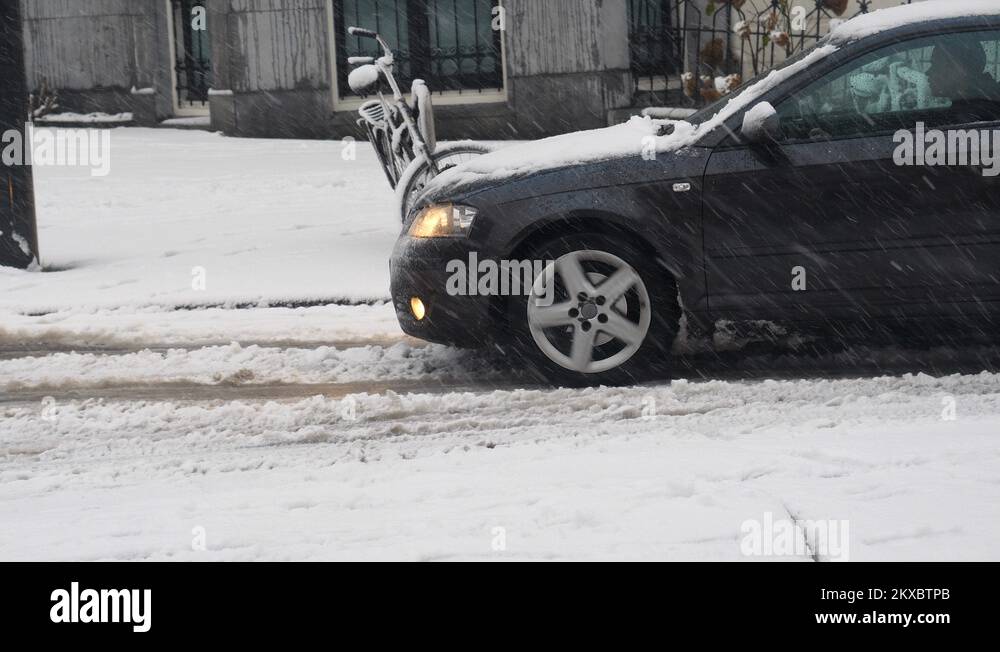 Snow slipping Stock Videos & Footage - HD and 4K Video Clips - Alamy