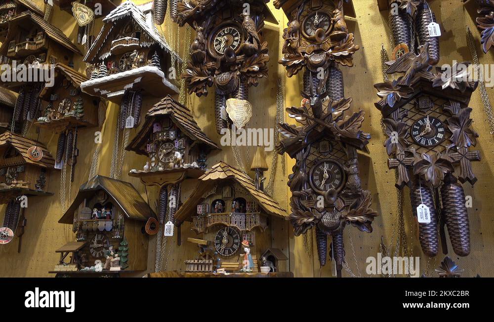 Cuckoo clock design Stock Videos & Footage - HD and 4K Video Clips - Alamy