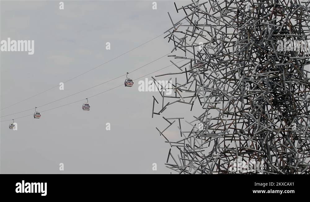 EMIRATES AIR-LINE CABLE CAR LONDON ENGLAND Stock Video Footage - Alamy
