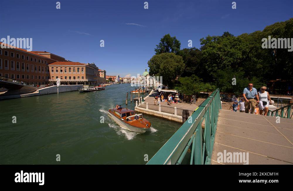 Boats ferries Stock Videos & Footage - HD and 4K Video Clips - Alamy