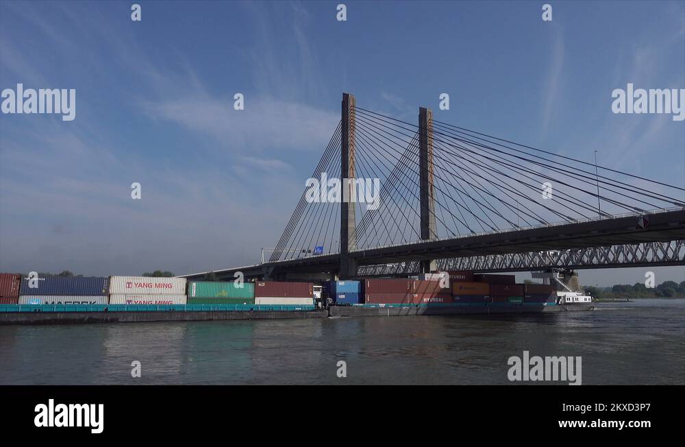 Container bridges Stock Videos & Footage - HD and 4K Video Clips - Alamy
