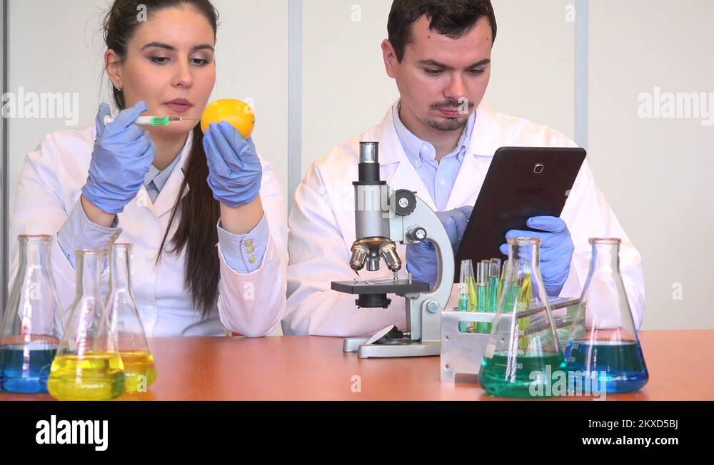 Syringe inject Stock Videos & Footage - HD and 4K Video Clips - Alamy