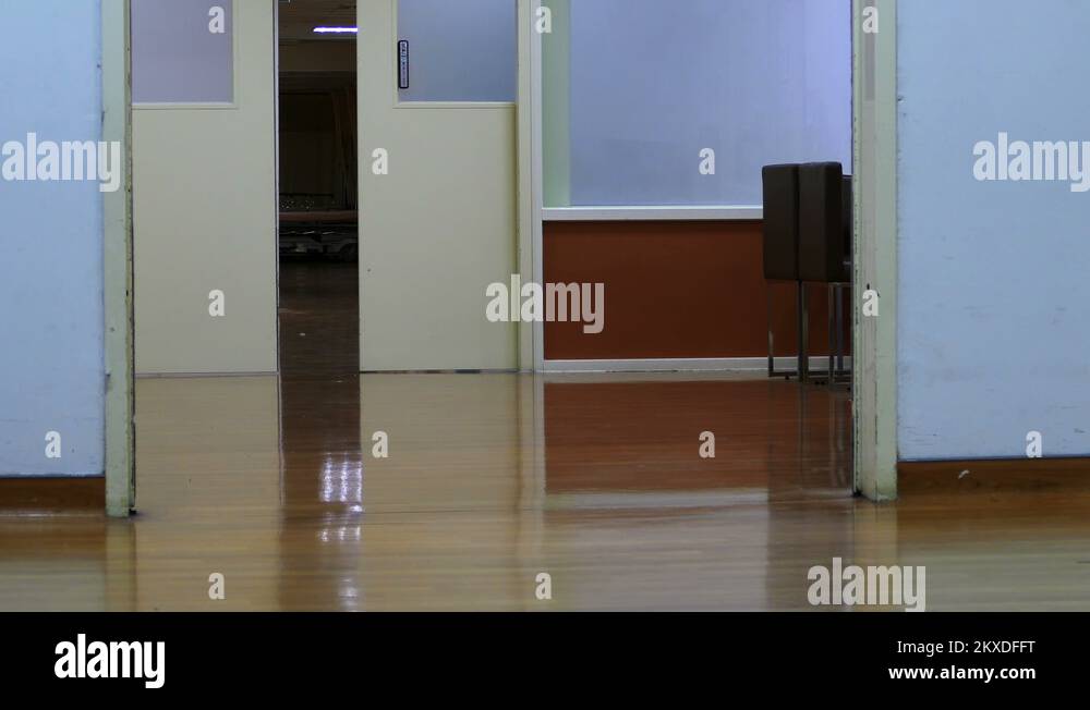 Operating room opening and closing Stock Video Footage - Alamy