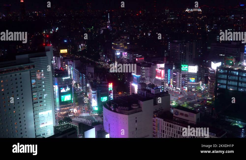 People cross the famous intersection in Shibuya, Tokyo, Japan Stock ...