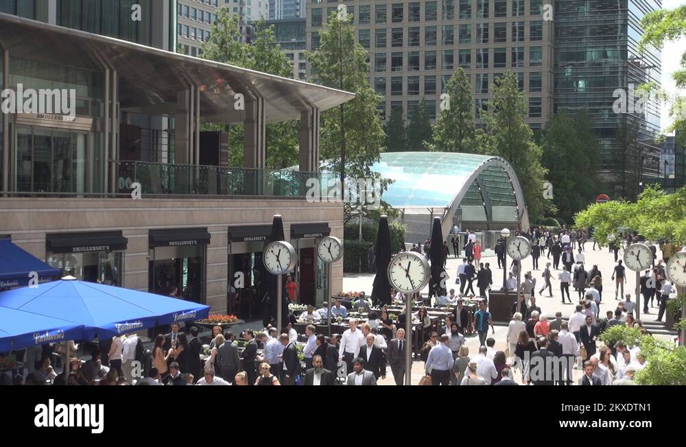 London Business Center Office Buildings Business People Walking Crowded ...