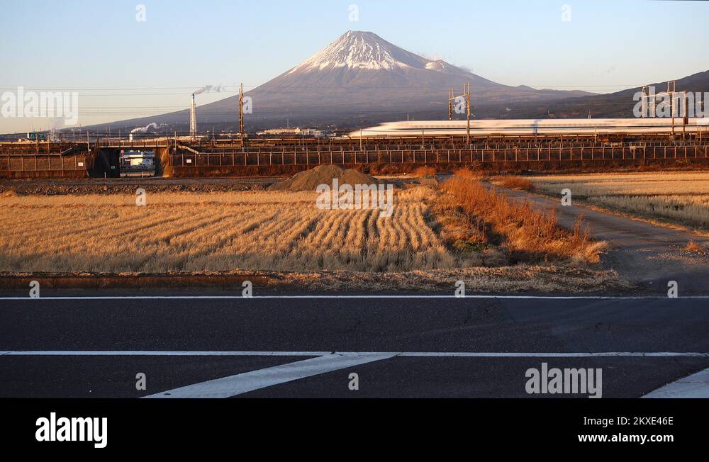 Shinkansen tokaido mt fuji Stock Videos & Footage - HD and 4K Video Clips - Alamy