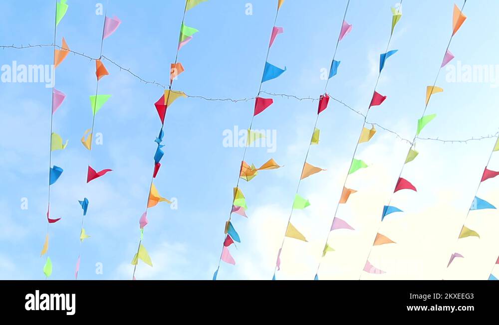 White pennant flying in Stock Videos & Footage - HD and 4K Video Clips ...