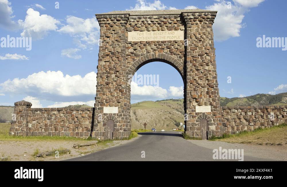 Yellowstone arch Stock Videos & Footage - HD and 4K Video Clips - Alamy