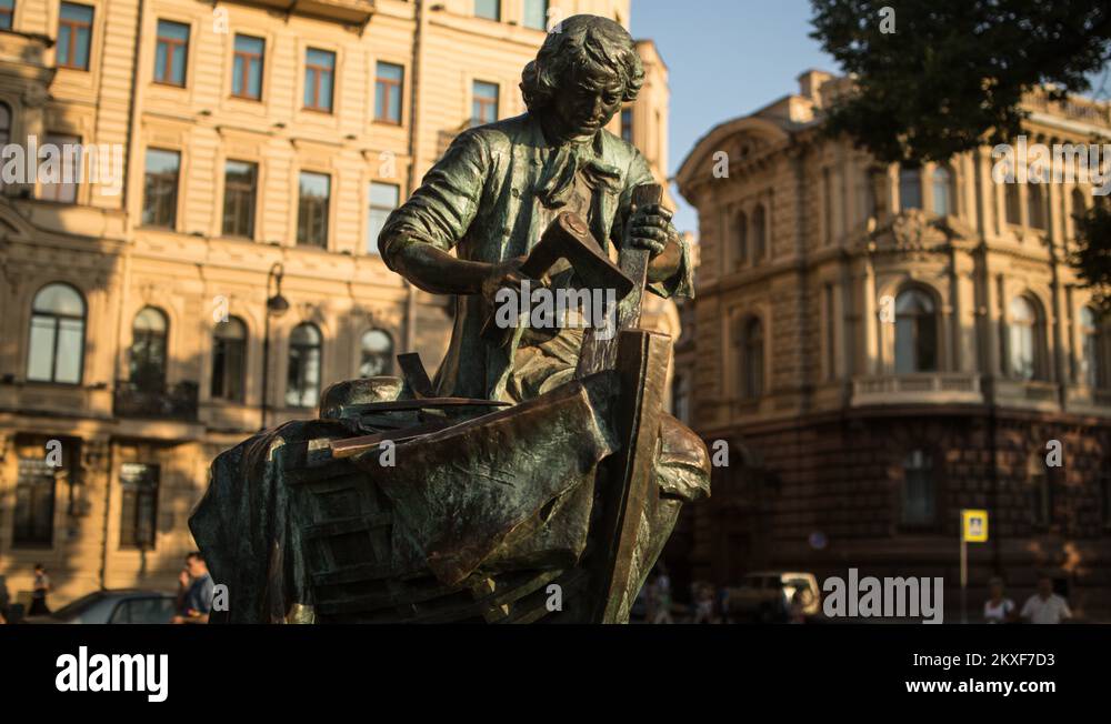 Monument peter i Stock Videos & Footage - HD and 4K Video Clips - Alamy